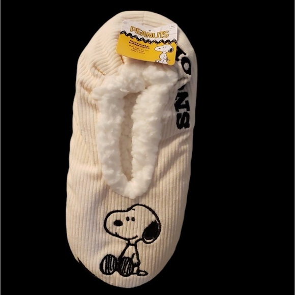 Peanuts | Shoes | Snoopy Fuzzy Babba Slipper Socks Size Ml | Poshmark